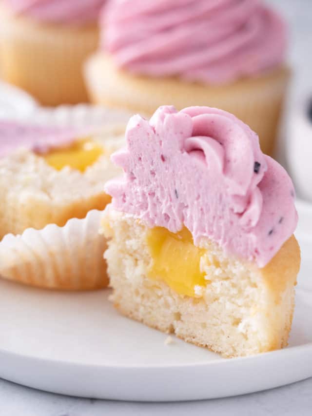 How to Fill Cupcakes [2 easy methods!] | My Baking Addiction