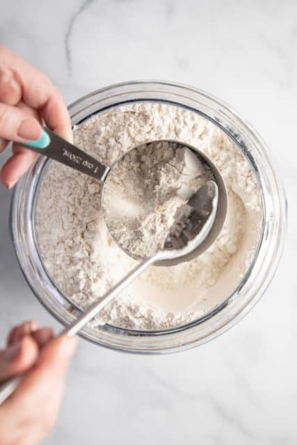 How To Measure Flour Accurately | My Baking Addiction