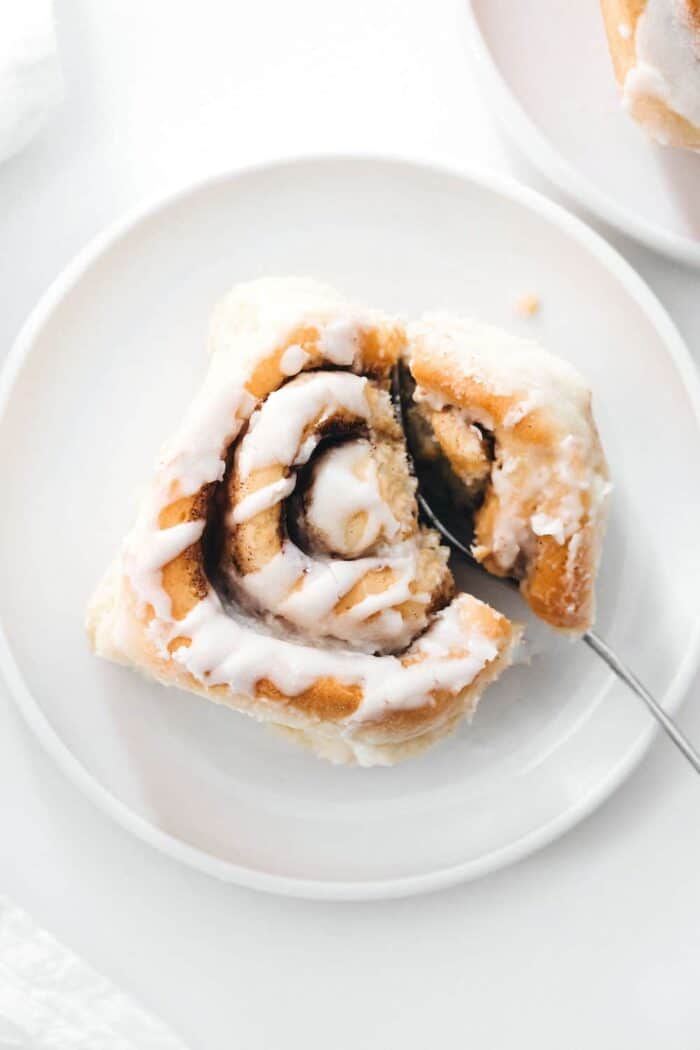 Maple Chai Cinnamon Rolls - My Baking Addiction