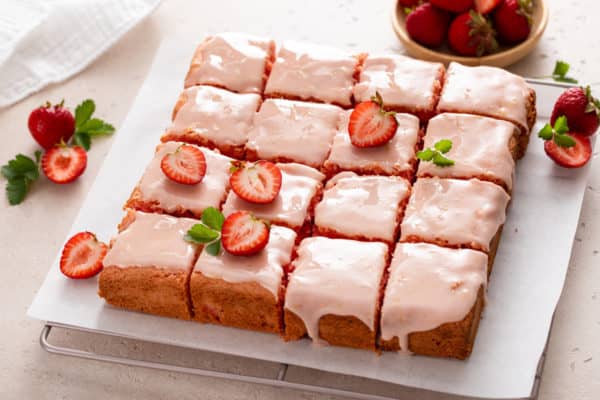 Strawberry Brownies (Quick & Easy Recipe!) - My Baking Addiction